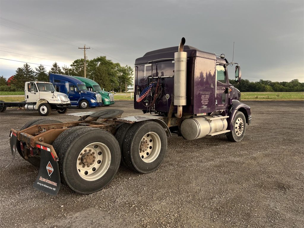 2001 INTERNATIONAL 9200 - Selking International | Trucks, Service, and ...