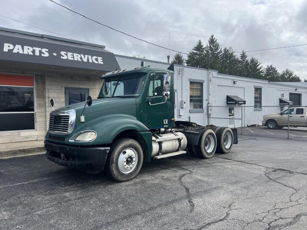 2004 FREIGHTLINER COLUMBIA 120 - Selking International | Trucks ...